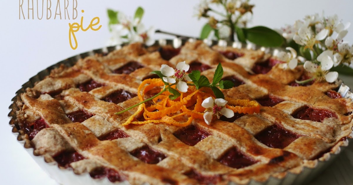 Wholesome Girls: Rhubarb pie.