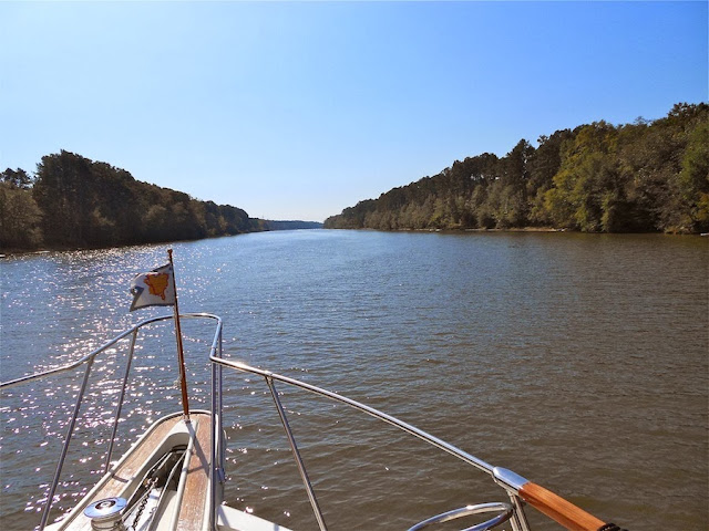 Miss gg: A Short Day on the Tenn-Tom Waterway