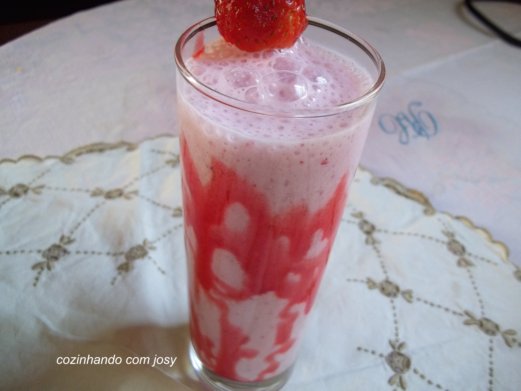 Milk Shake de Morangos - Cozinhando com Josy