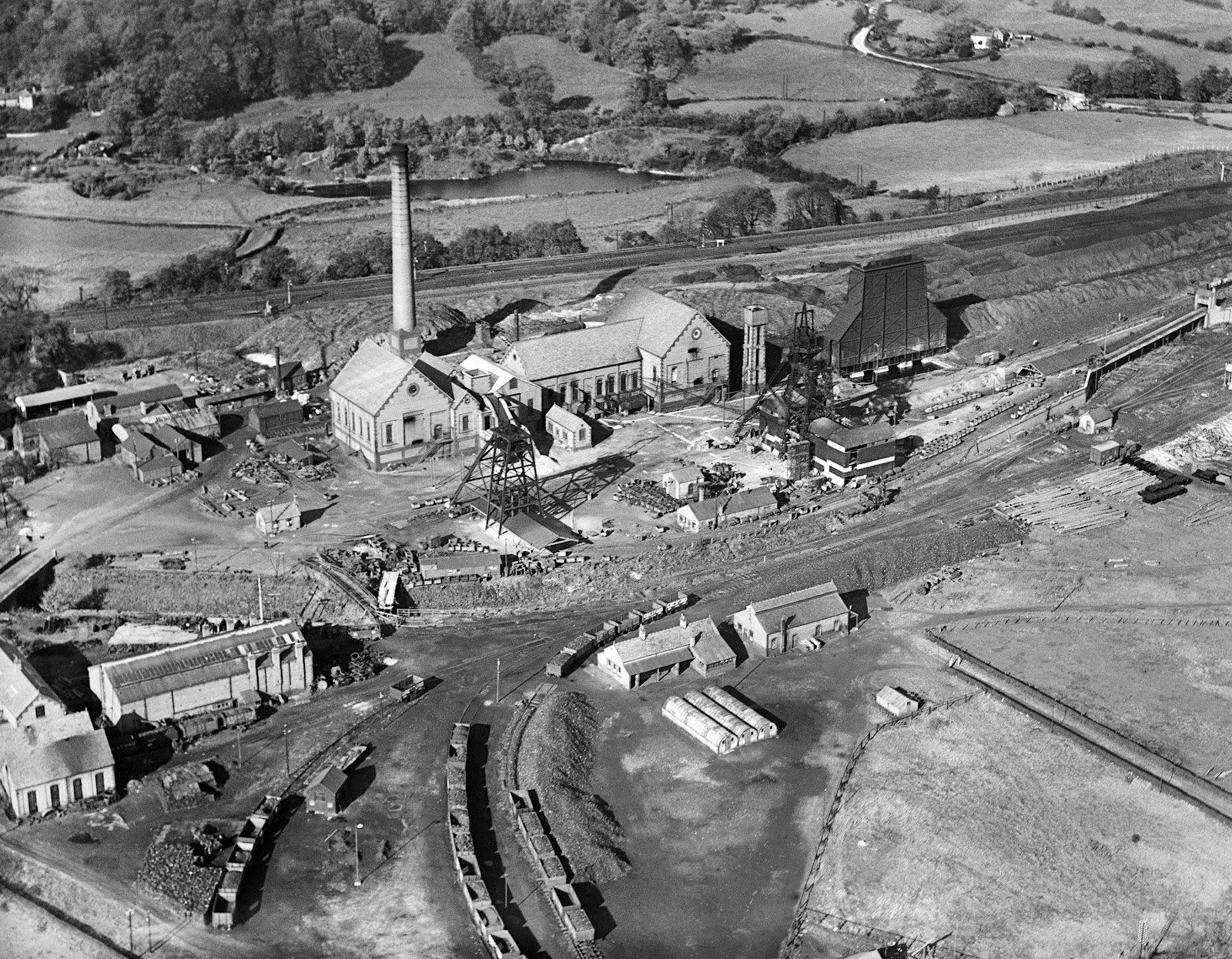 Britain From Above - Rare and Fragile Aerial Photos from Aerofilms ...