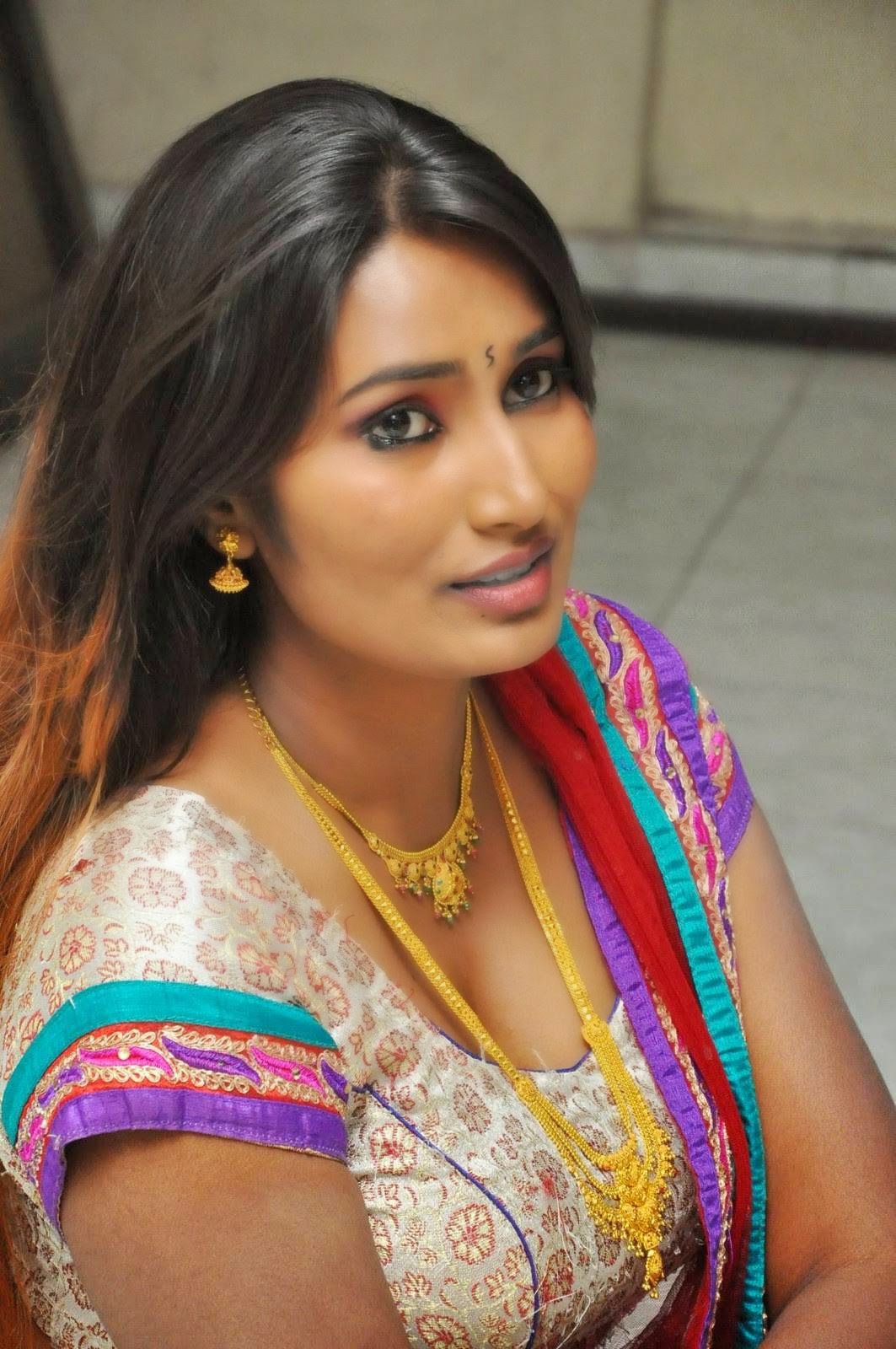 Telugu New Actress Swathi Naidu Navel Show Spicy Photo Shoots