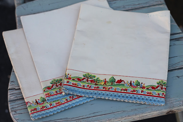 Walrus: Vintage Shelf Paper with Decorative Edge -- Set of 3