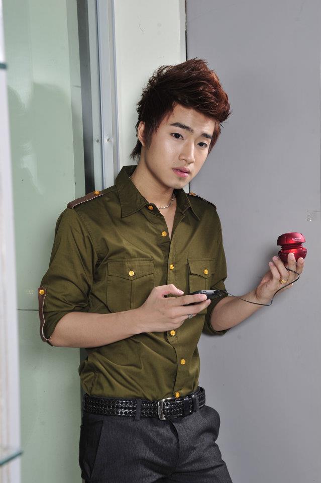 M y a n m a r H u n k s: Kaung Myat San for Mr. Magazine