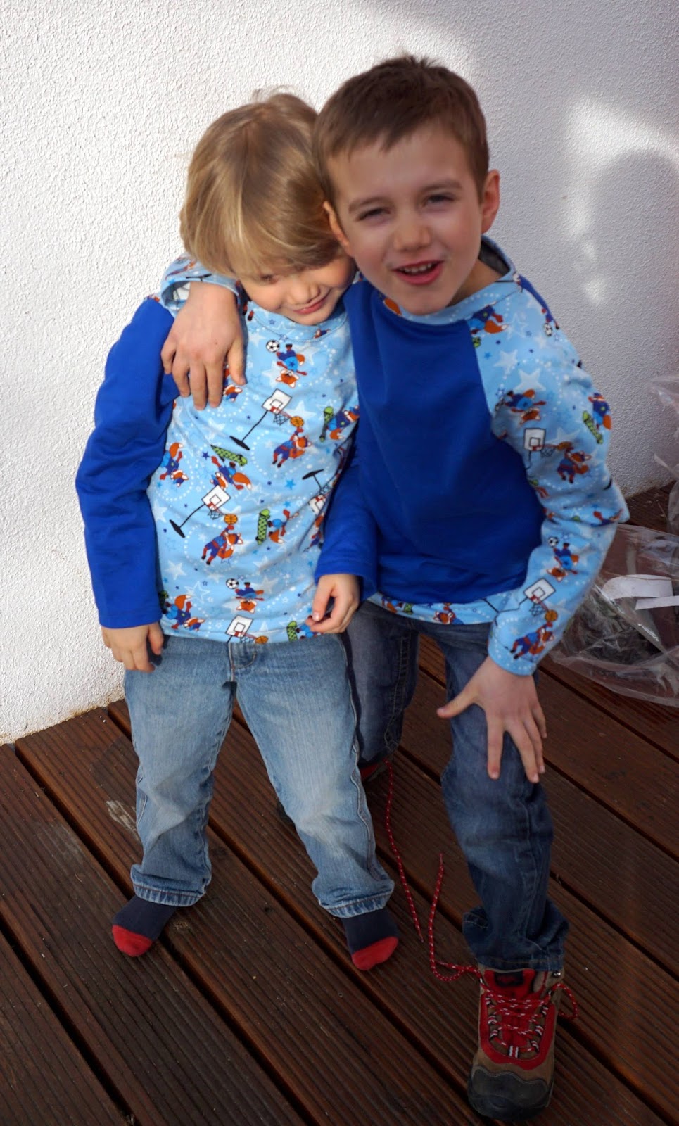 Zwei Pullis für die Buben – MoLaS