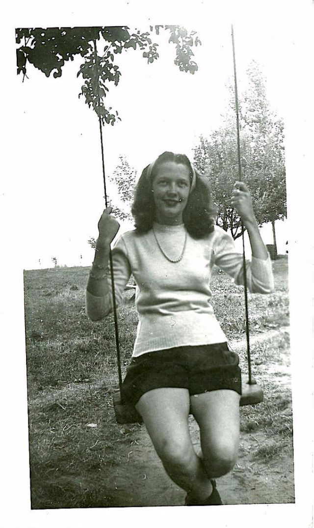 Found Snapshots of Young Women Enjoying Their Summer Holidays in the ...