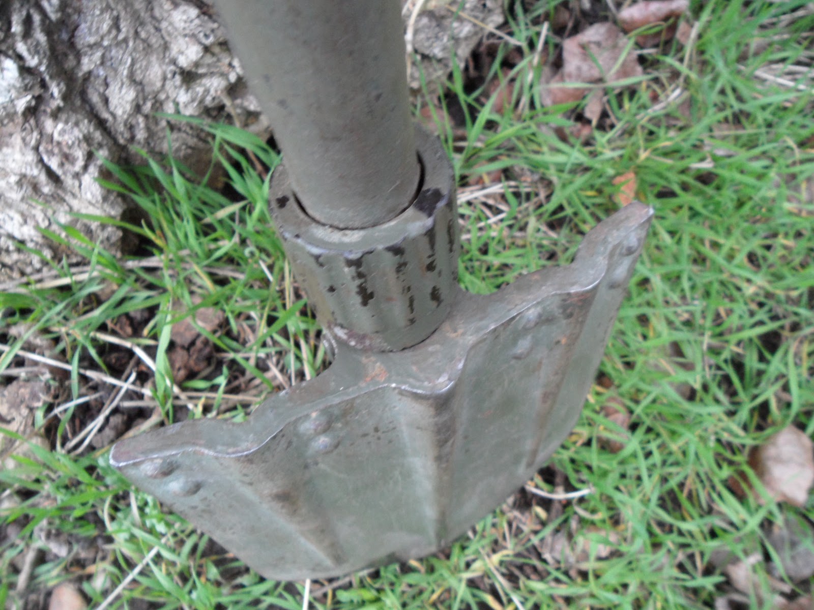 Four Bees: Dutch Army Shovel, Entrenching Tool, Folding Shovel, Post ...