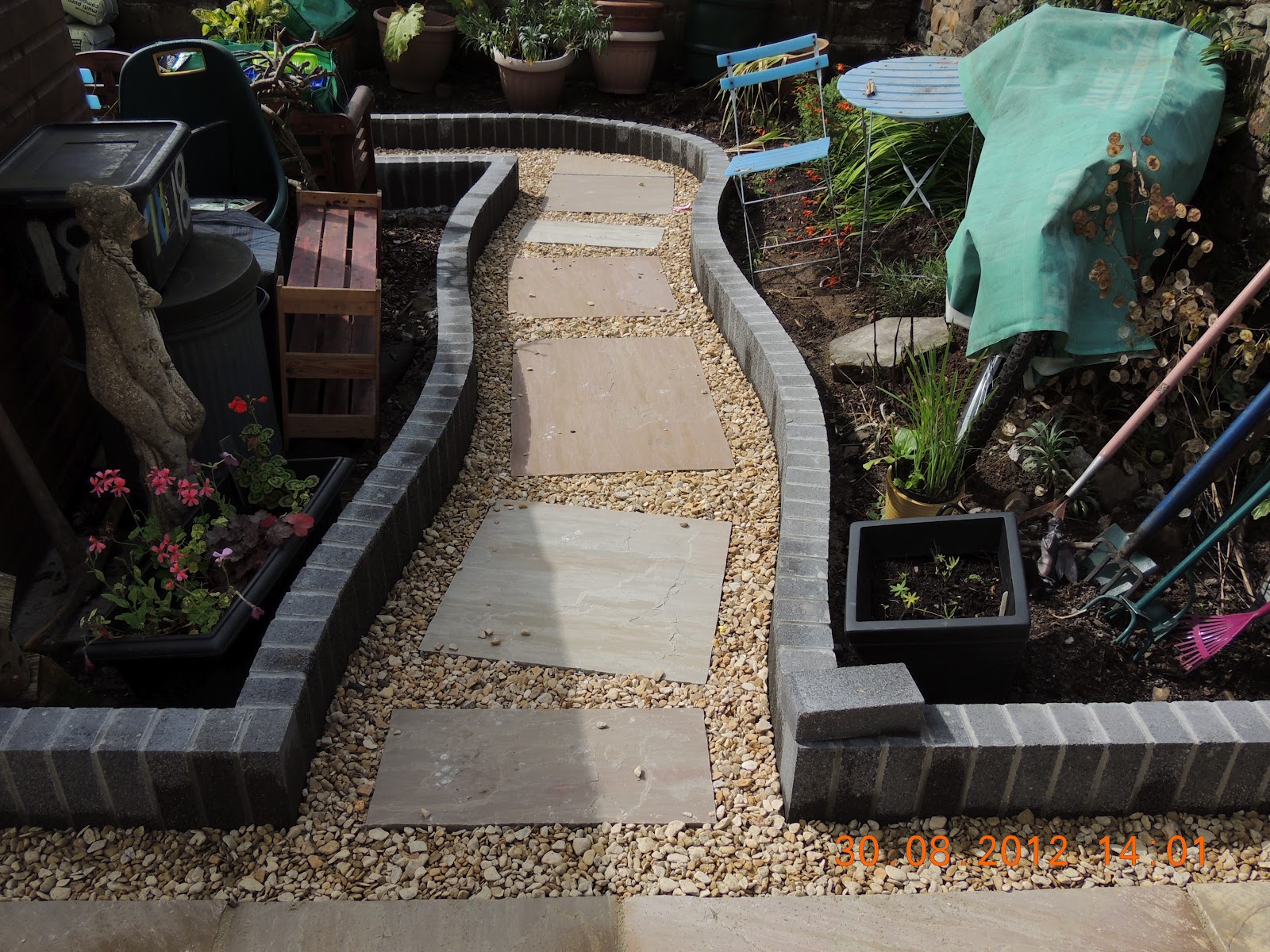 CWM LLYNFI BRICKLAYING : Lakeland natural stone paving using rompox grout