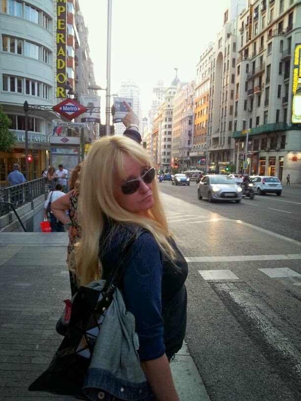 A toda fusión: MAY PAREDES. UNA ARTISTA DE LA PALABRA!!