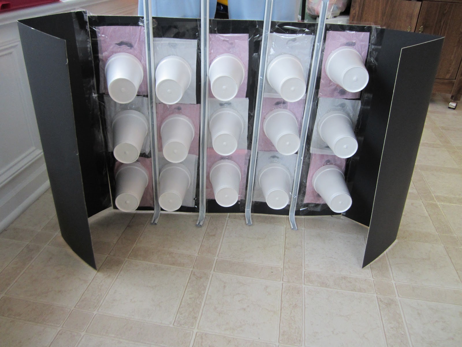 twocraftingmoms: Minnie Mouse Punch Wall