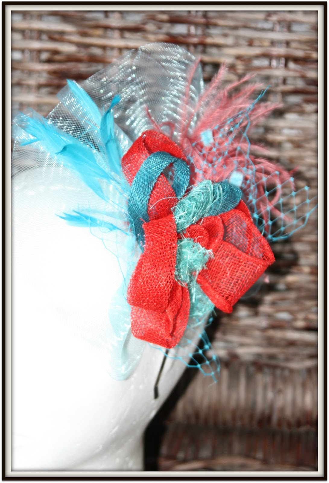 Sandunga Complementos: TOCADOS: Azul turquesa y rojo, bonita combinación