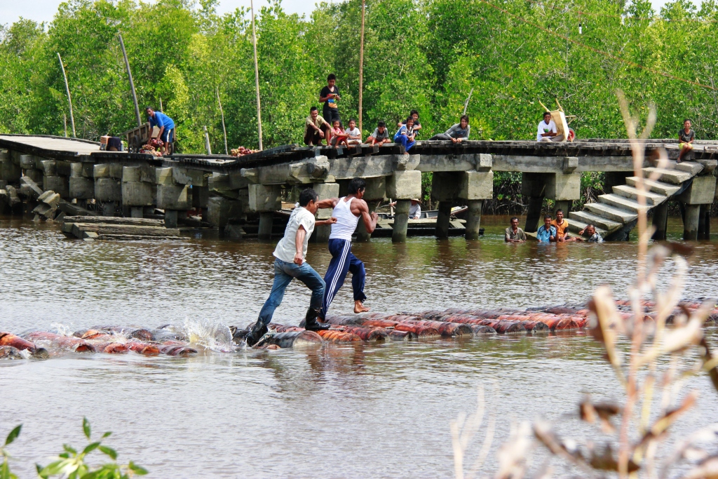 Lomba Lari Tual Sagu Bokor Fiesta | RIAU DAILY PHOTO