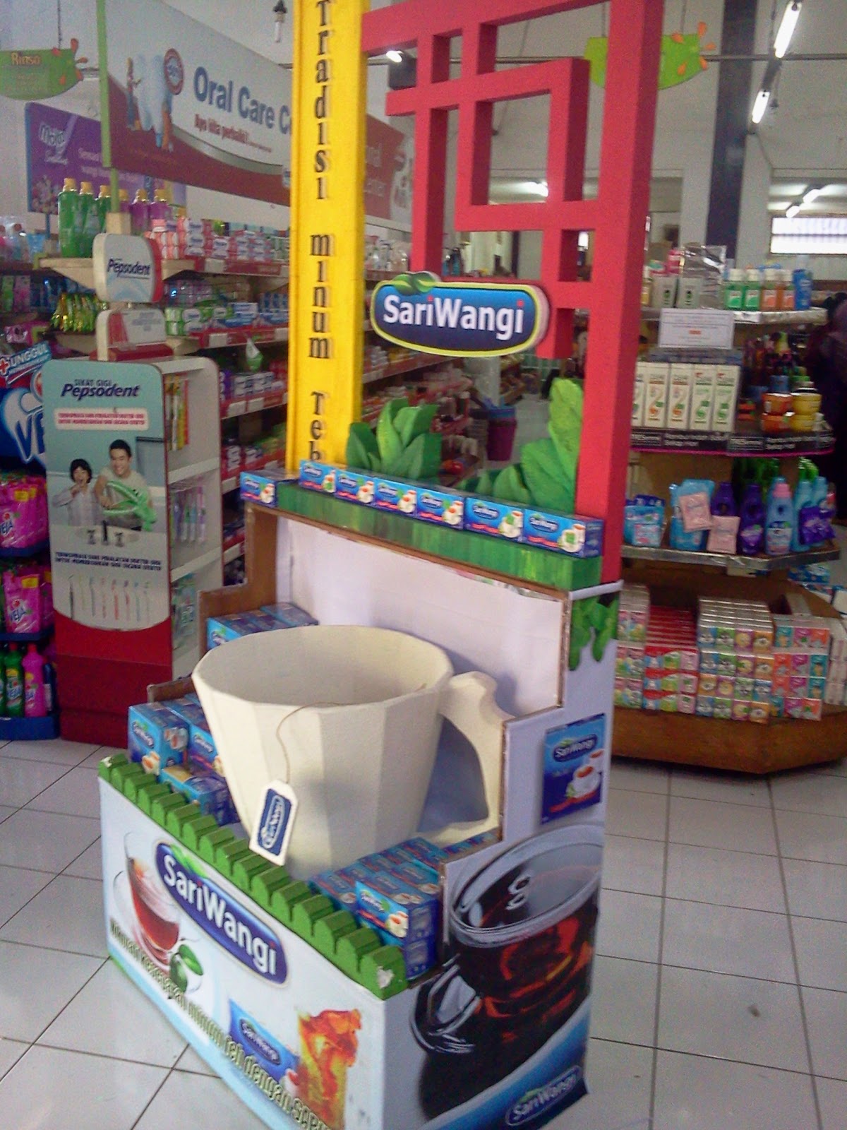 Display produk di Supermarket