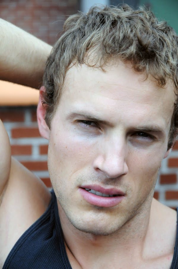 Menilike: Sean Sullivan (3)