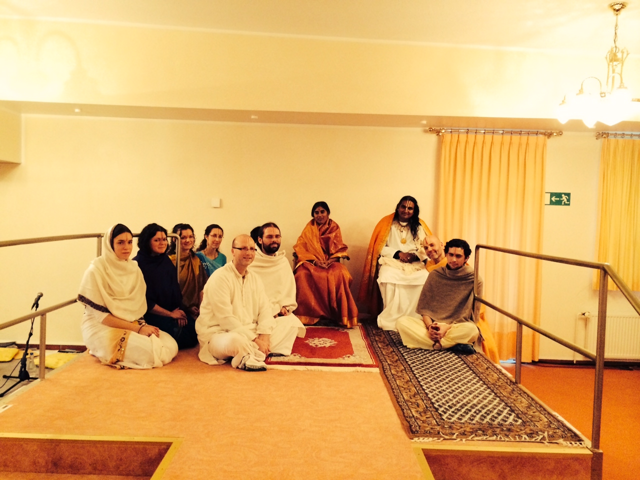 Sri Swami Vishwananda (Deutsch): Bhajan singen bei Mutter Meera