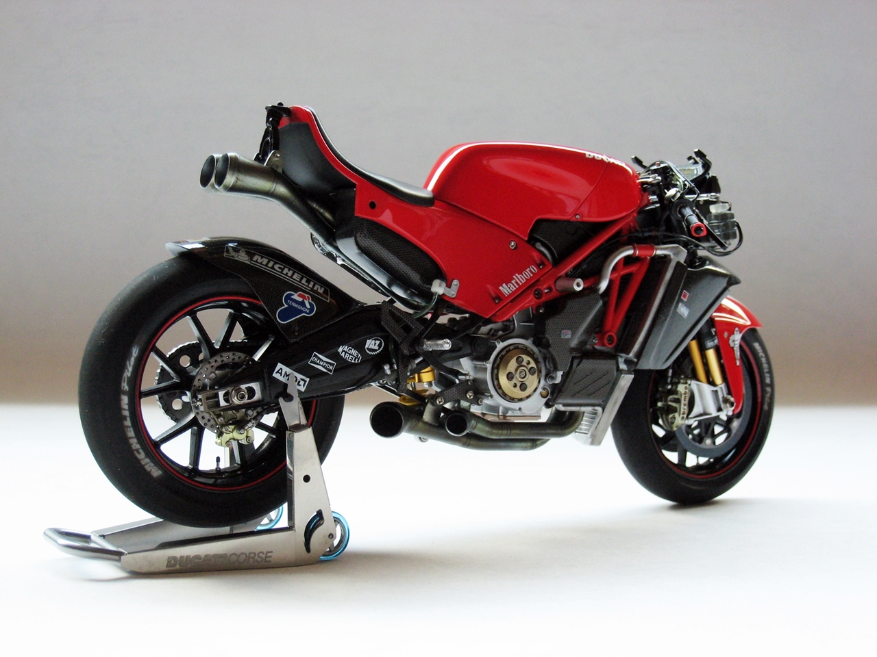 1/12的世界：DUCATI Desmosedici GP4 by 盧彥文