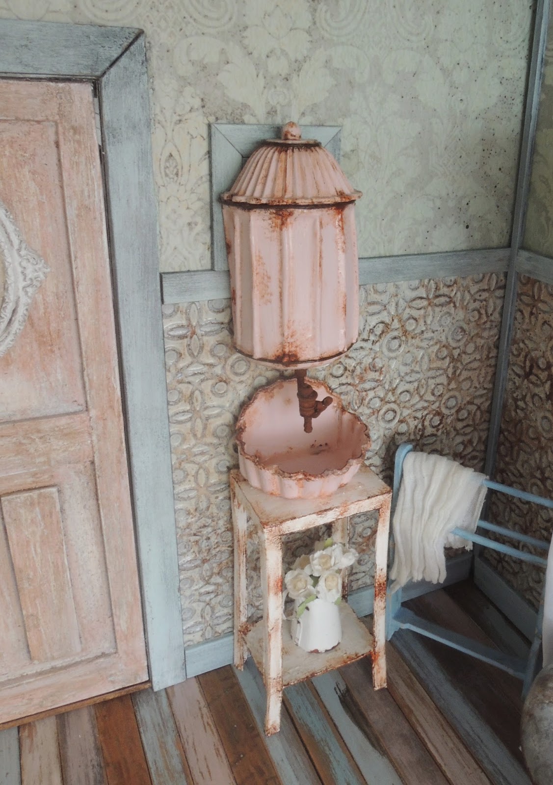 Liberty Biberty: A Vintage Lavabo for the Farmhouse Bathroom!