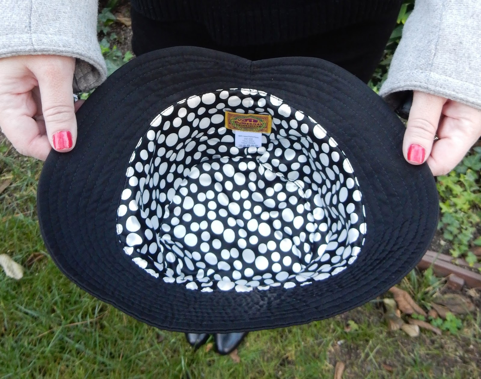 The High Heeled Brunette: Cute Rainy Day Hat