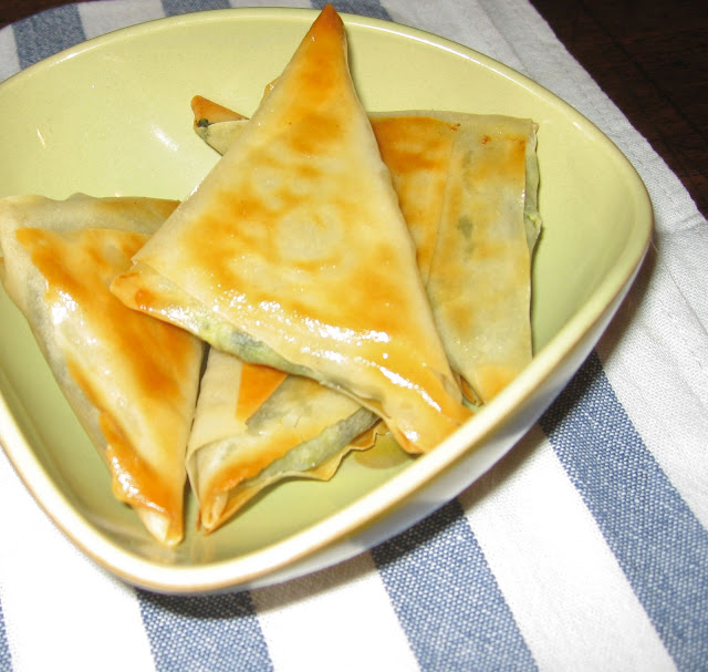 Lella gourmand: Triangoli di pasta fillo spinaci e feta