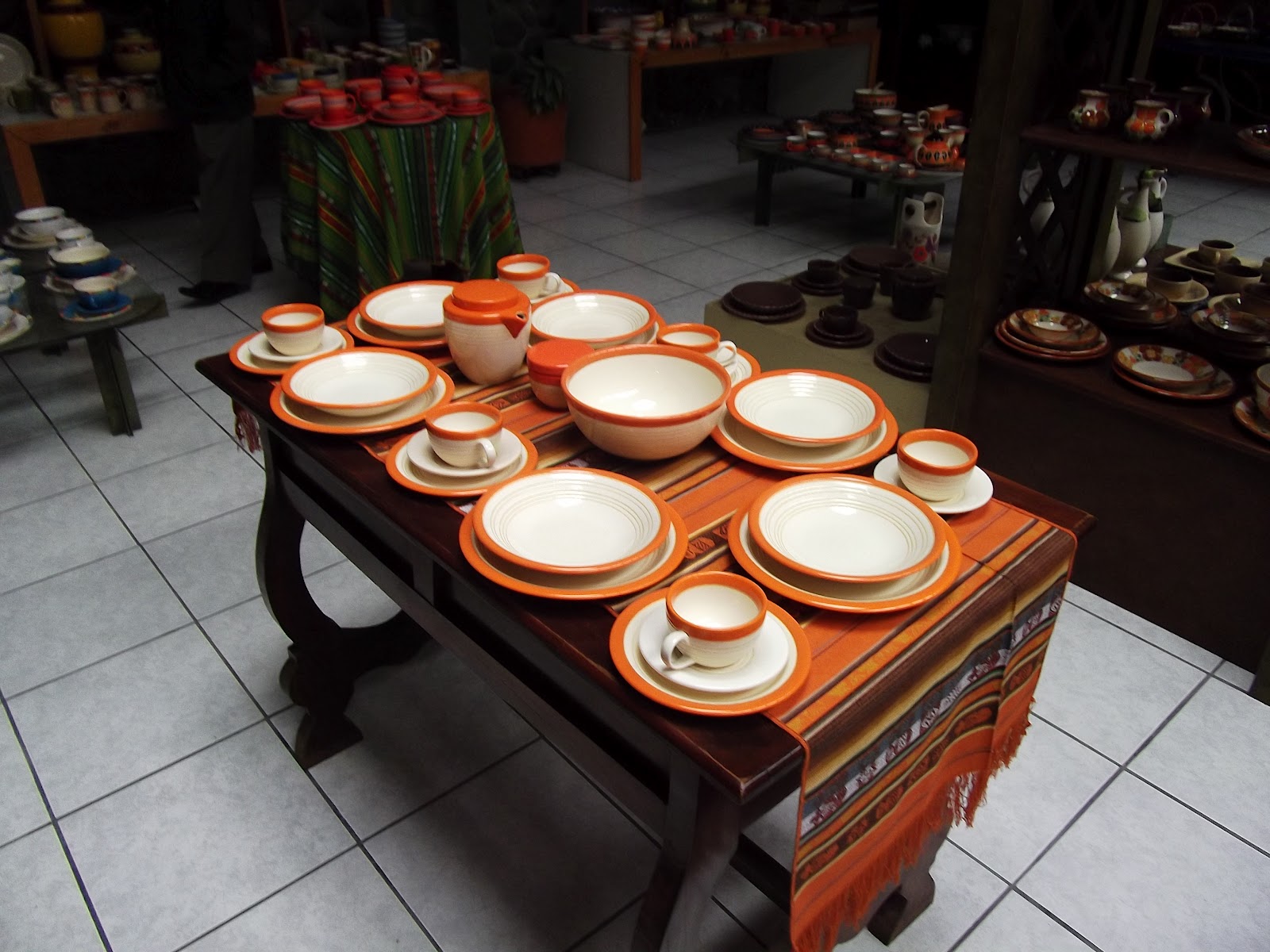 AAA LIVING IN CUENCA: Artesa ceramic factory in Cuenca, Ecuador