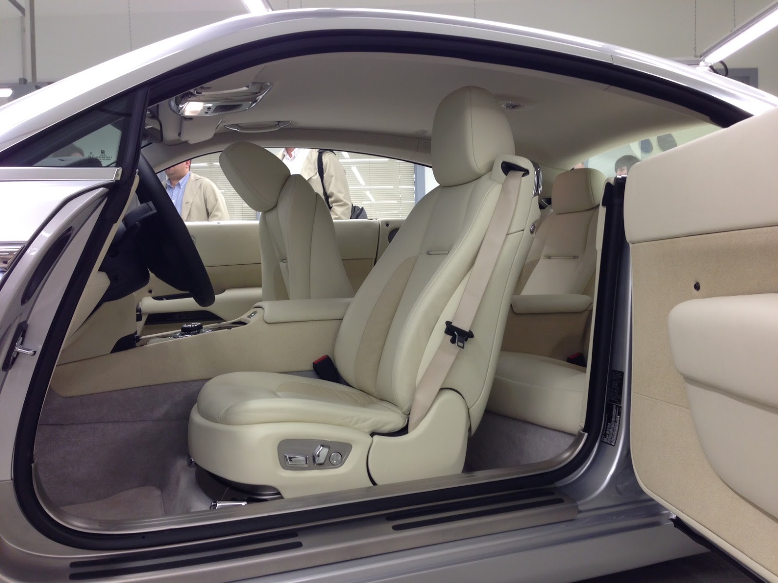 Speedmonkey: Rolls Royce Wraith - specs, images, pricing