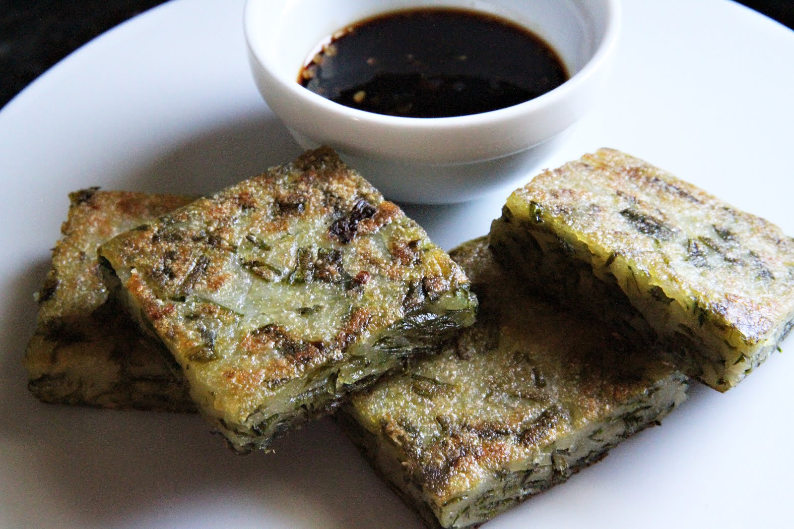 Pan-Fried Chive Cakes (ขนมกุยช่ายแบบสี่เหลี่ยม)
