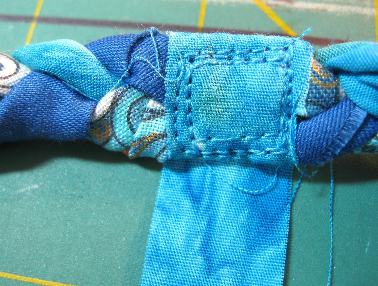 Leslie's Art and Sew: Scrappy Braided Fabric Bracelet: A Tutorial