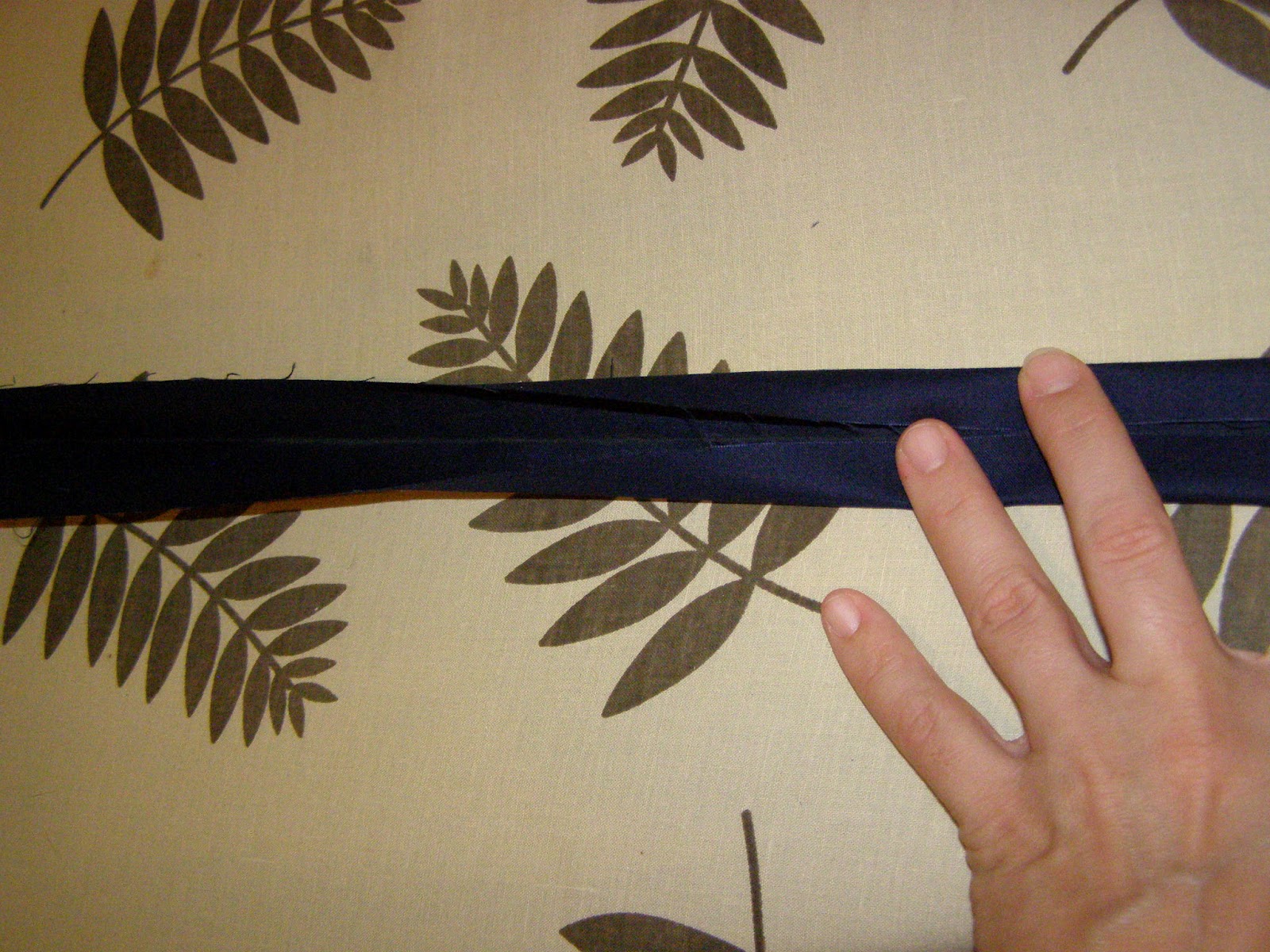 Sarcastic Quilter: Making & attaching binding... easy, easy method!