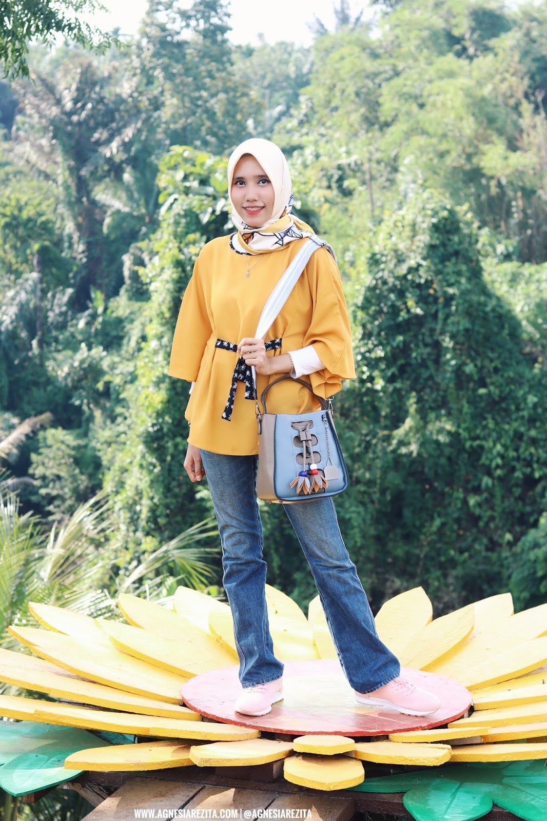 Selfie Gratis di Sun Flower Garden Komplek River Valley Simalingkar ...