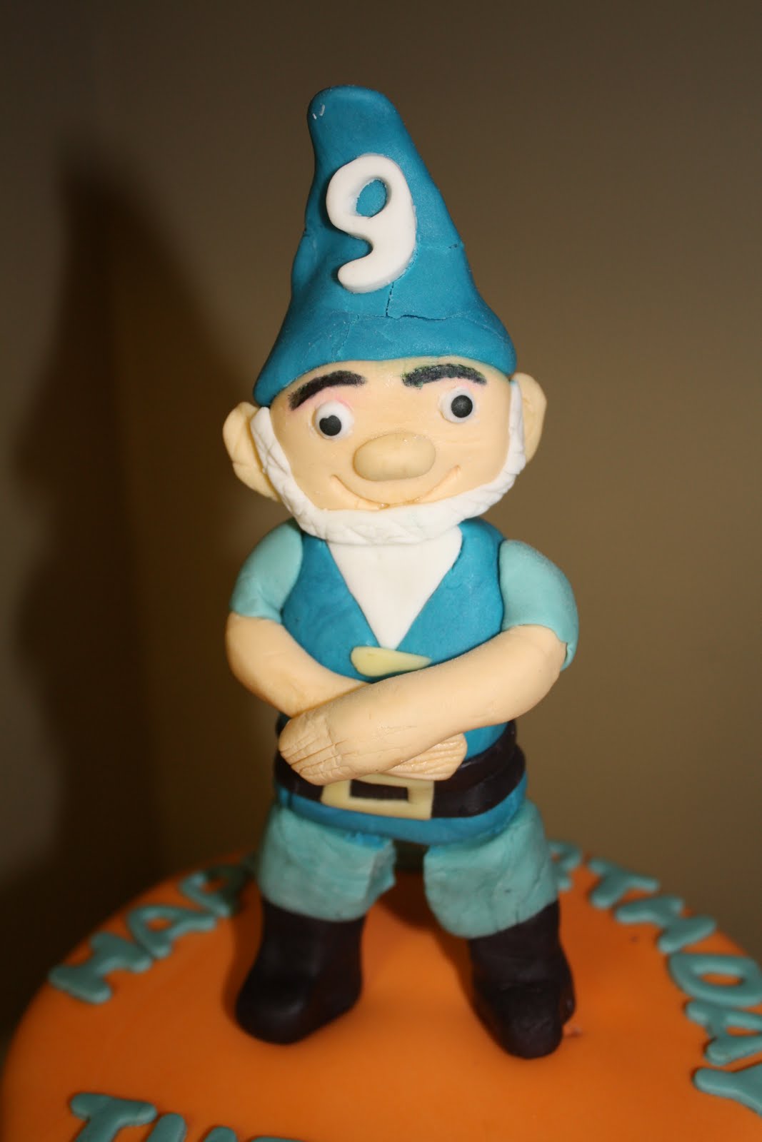Two Sweet Bakery: Gnomeo Gnome fondant cake