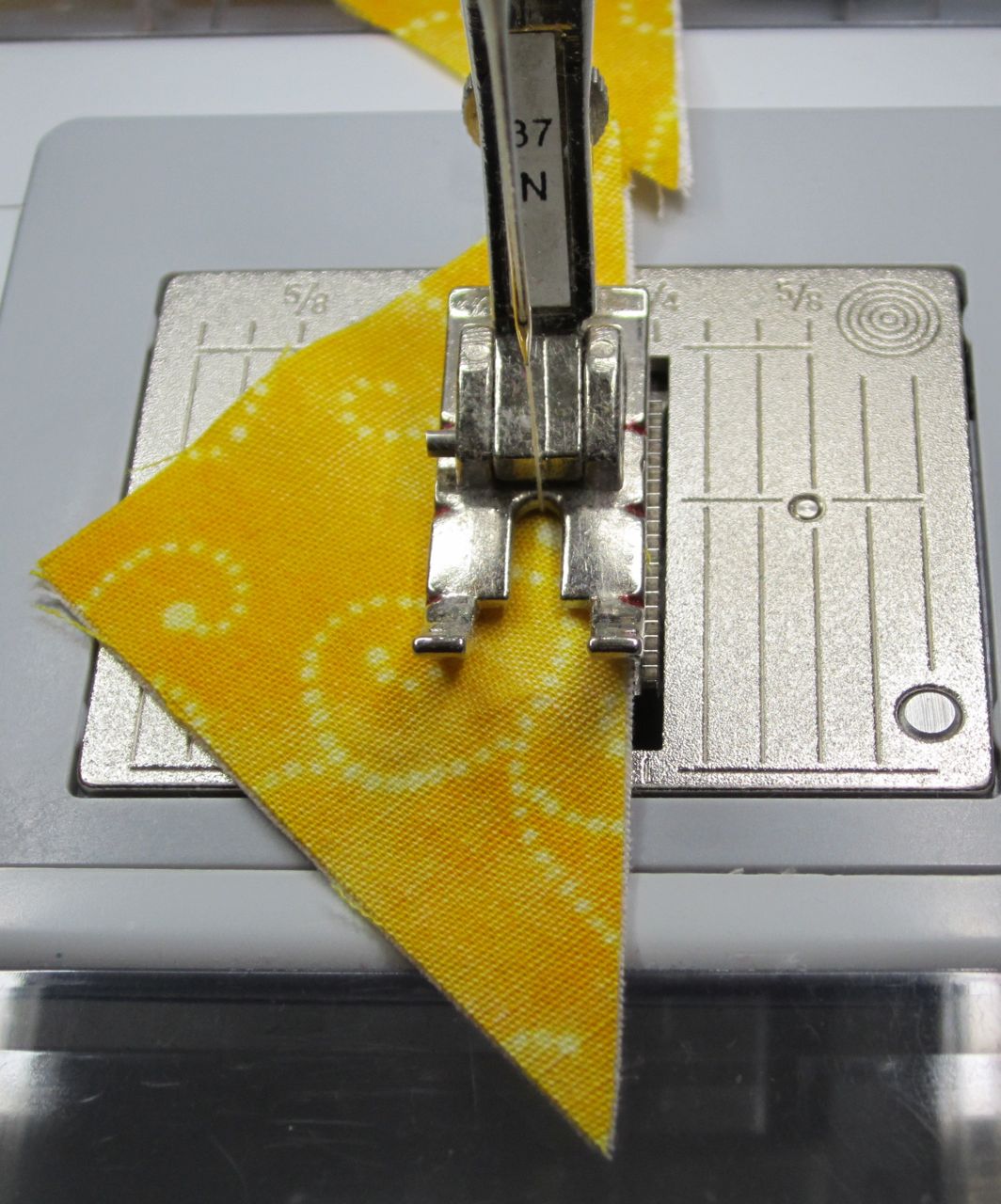 Institches with Bonnie: Triangle Thursday #1!