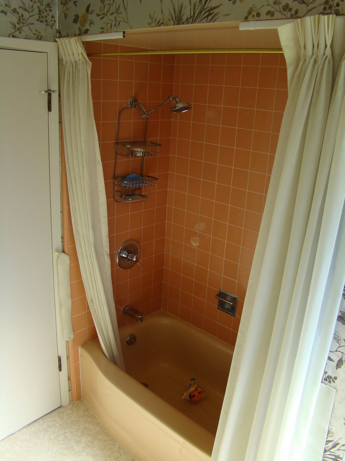 Fiorito Interior Design: An Island Bathroom by Fiorito Interior Design