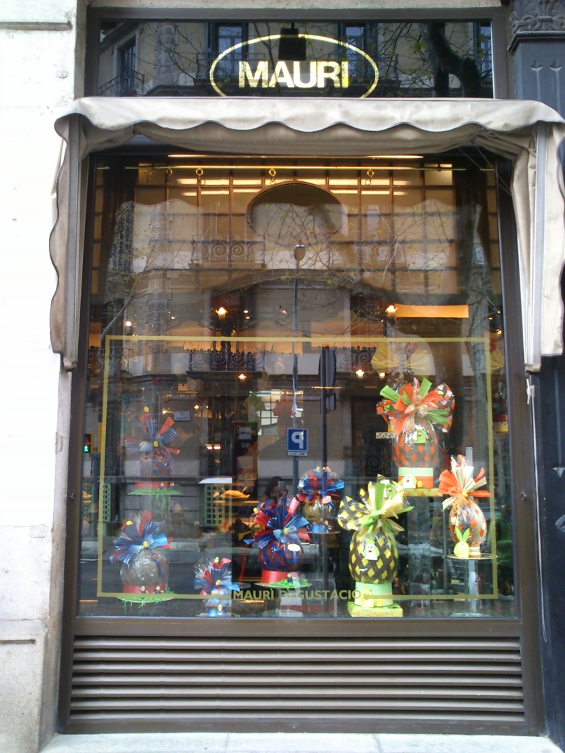 地中海の街から、色いろなお話: MAURI, una pastelería emblemática en el corazón del ...