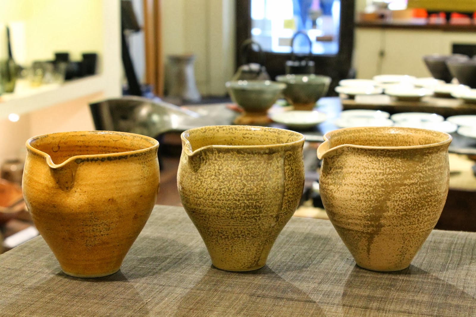 Sara Japanese Pottery: Spouted Bowl & Cups by Hanako Nakazato ...