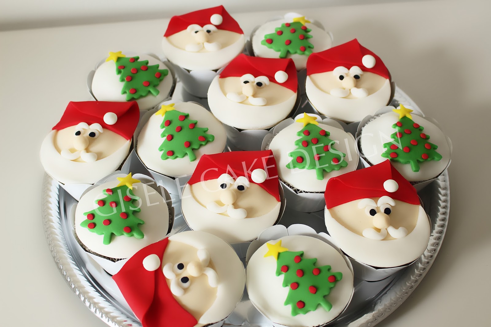 Gisele Cake Design: Cupcake de Natal