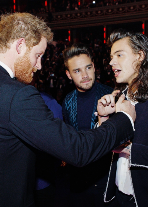 - All Natural & More: Prince Harry Is a Nipple Man Pics & GIF of the Day