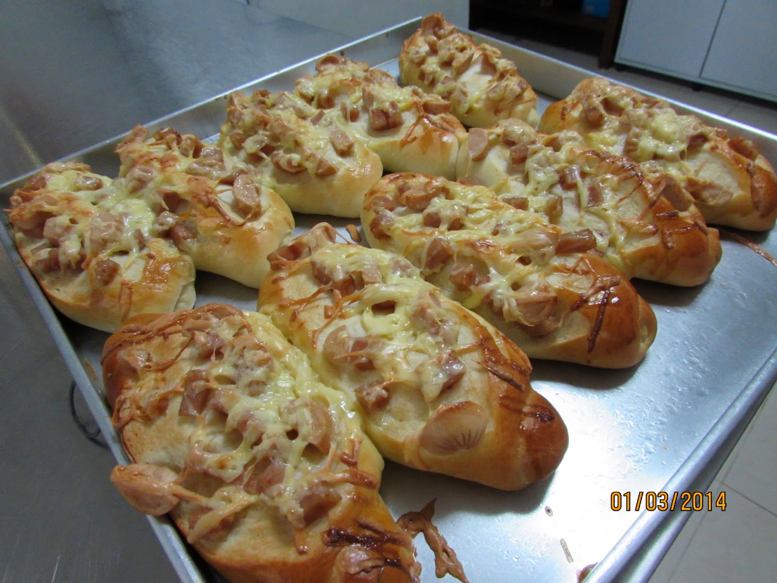 Yummy Baking: Chicken Sausage Buns with Cheese Topping