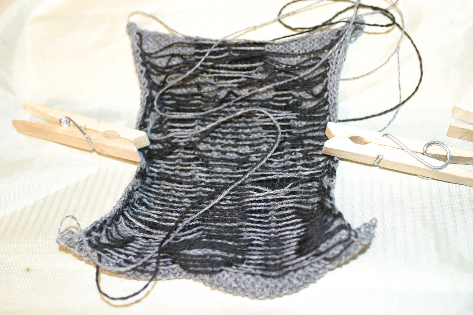 Marvellous Mechanical Yarn: Knitting machine colour techniques