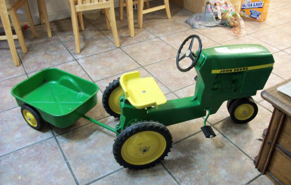 Diggin' With Dixie: Hubby's John Deere pedal tractor