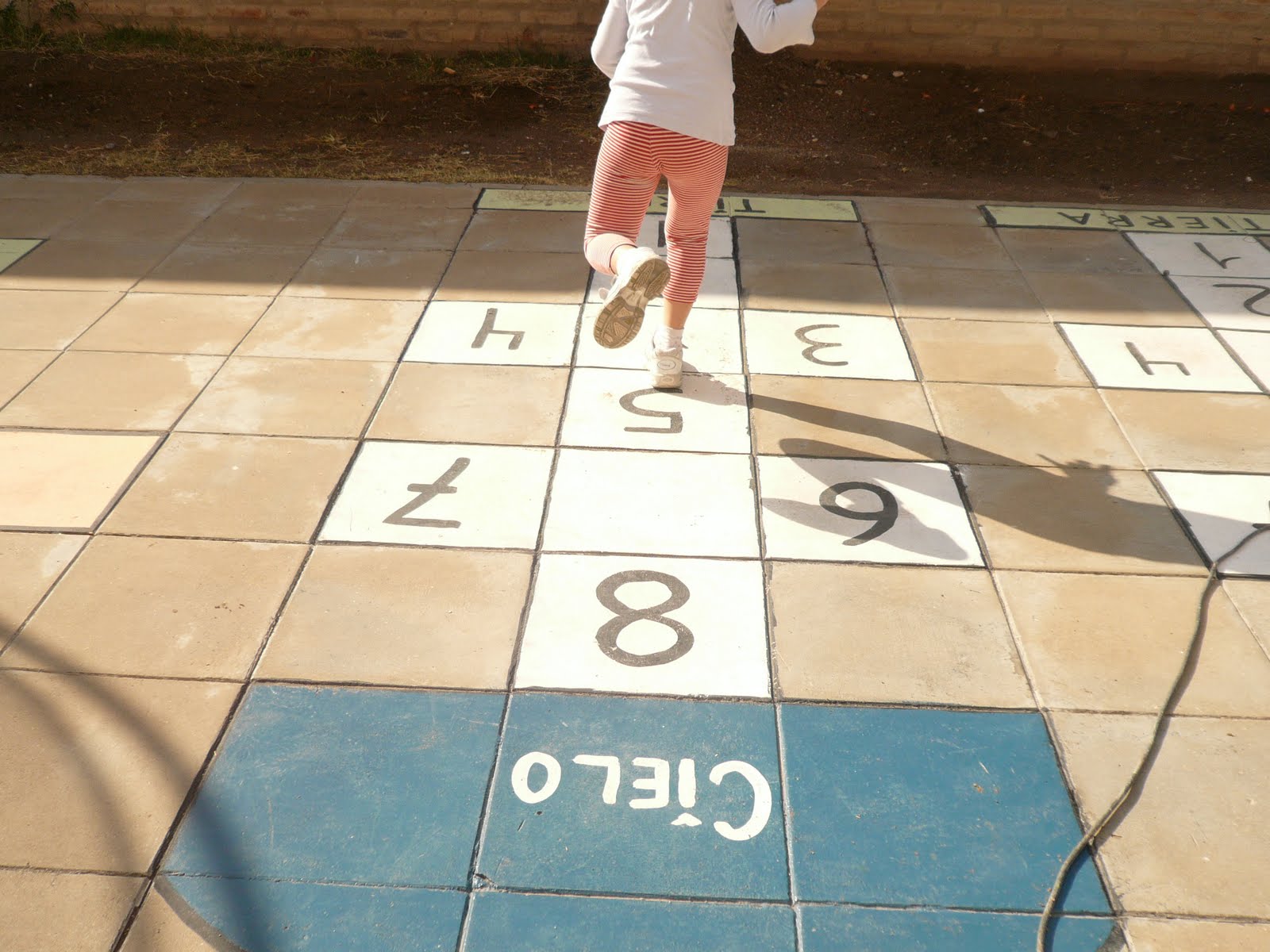 Mi mamá me mima: Rayuela