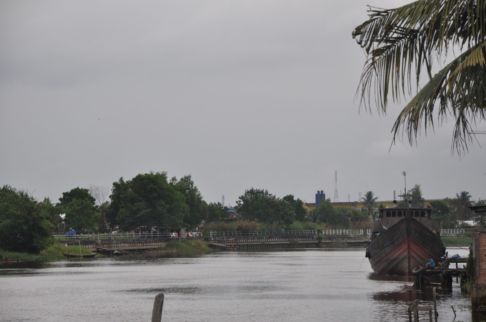 RAMZI'S PHOTOGRAPHY: Siak 3 bridge : a beautiful place to saw a siak river