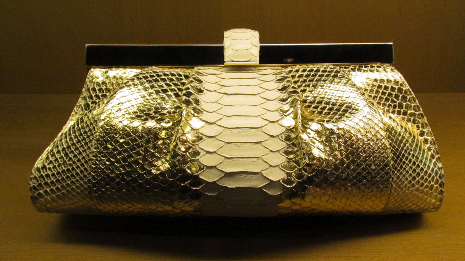 clo estilo : : :: Python Clutch