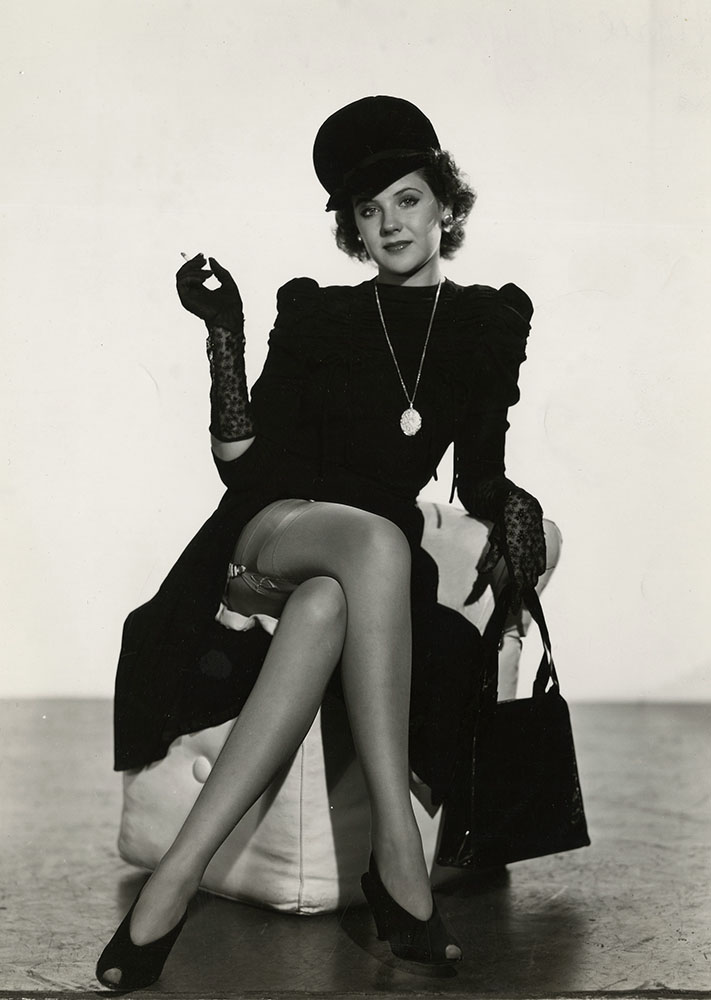 Ретро чулки на женщинах - 95 фото