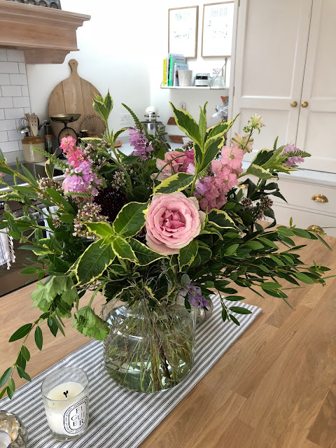 Flowers // A Flower Workshop with Philippa Craddock - Roses and Rolltops