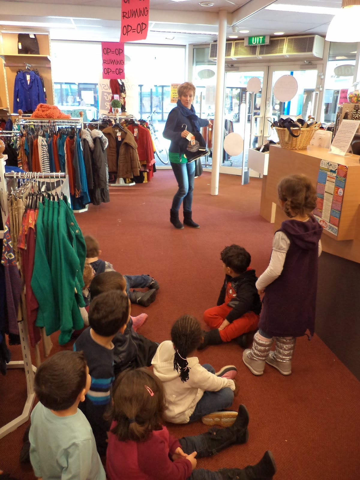 blog van groep 1-2c de ontdekking: BEZOEK AAN EEN KLEDINGWINKEL