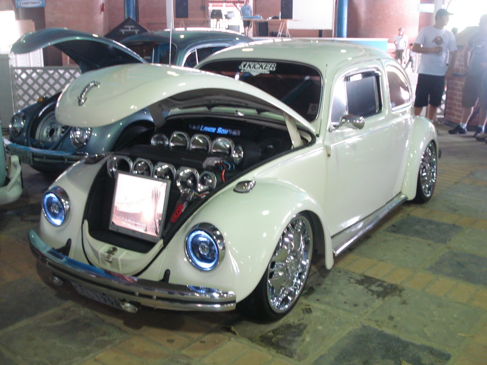 FUSCA FURGÃO: VW modificados em destaque.
