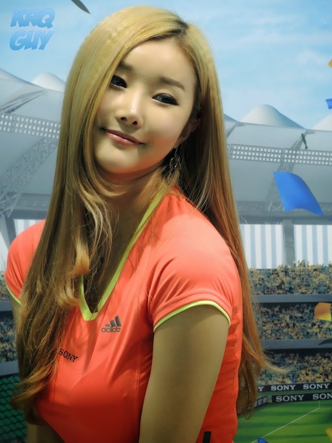 KRQ Guy: 2014 Photo & Imaging Show: Han Song Lee (17 Photos)