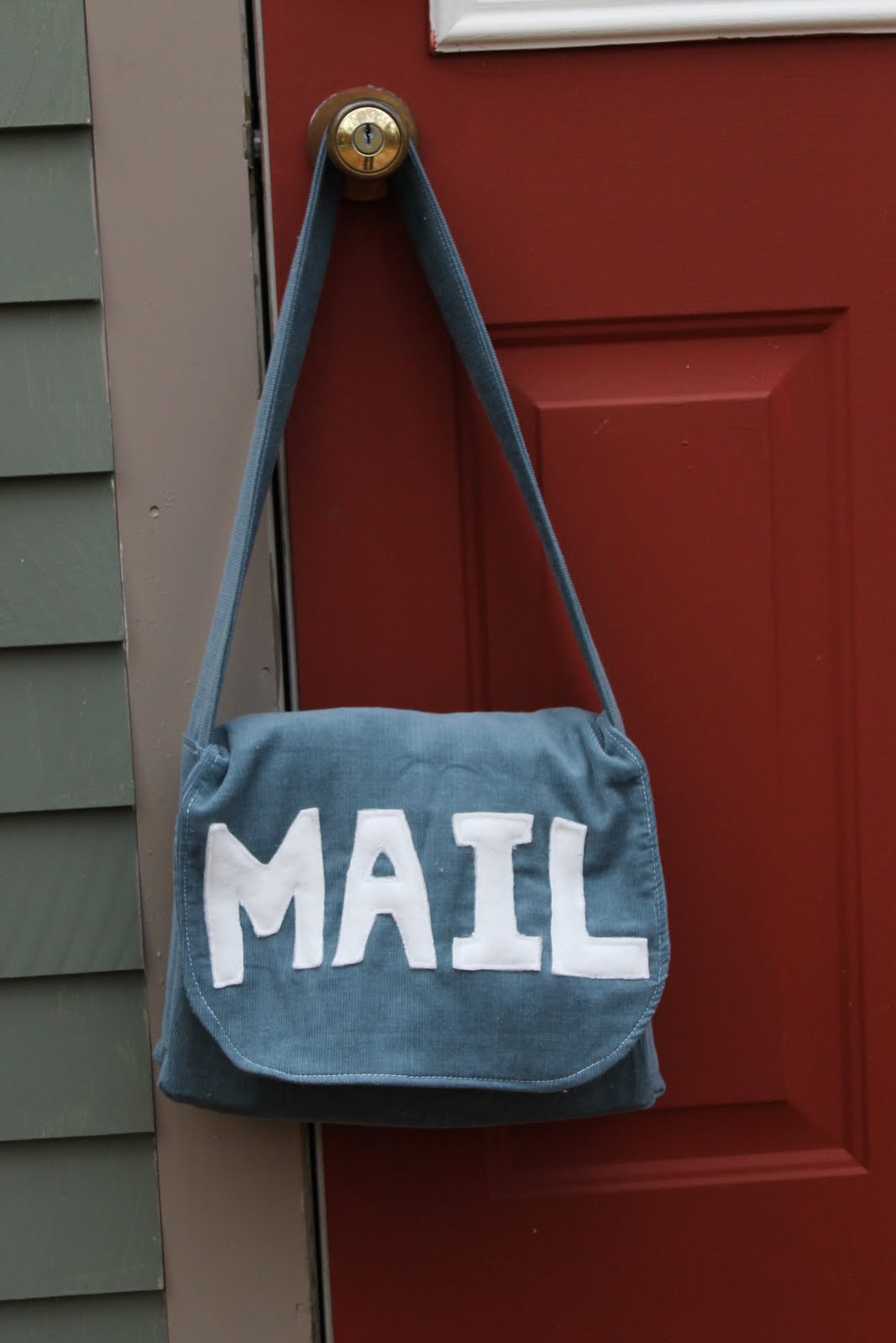 born imaginative.: Play Mail Shoulder Bag (DIY Tutorial)