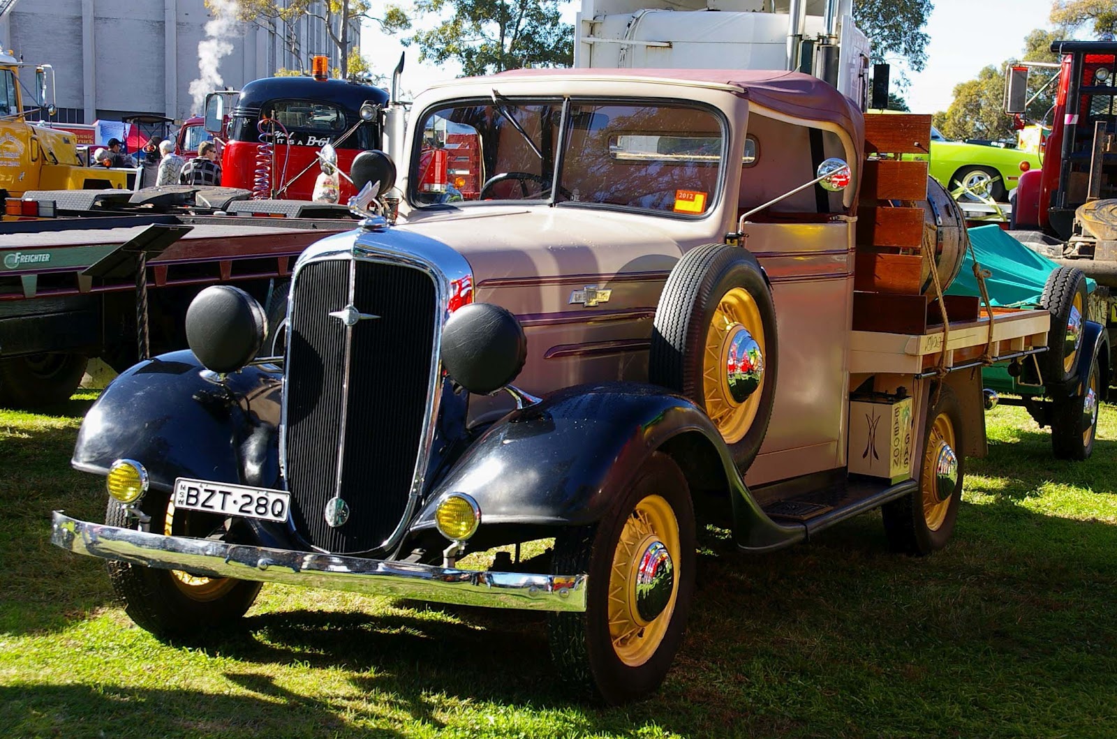 Historic Trucks: Sydney Classic and Antique Truck Show 2012 - 1