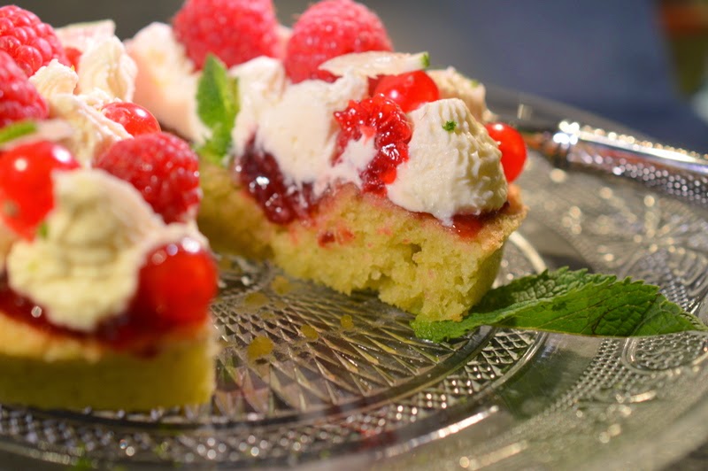 Biscuits à la pistache, chantilly mascarpone-citron vert & fruits ...
