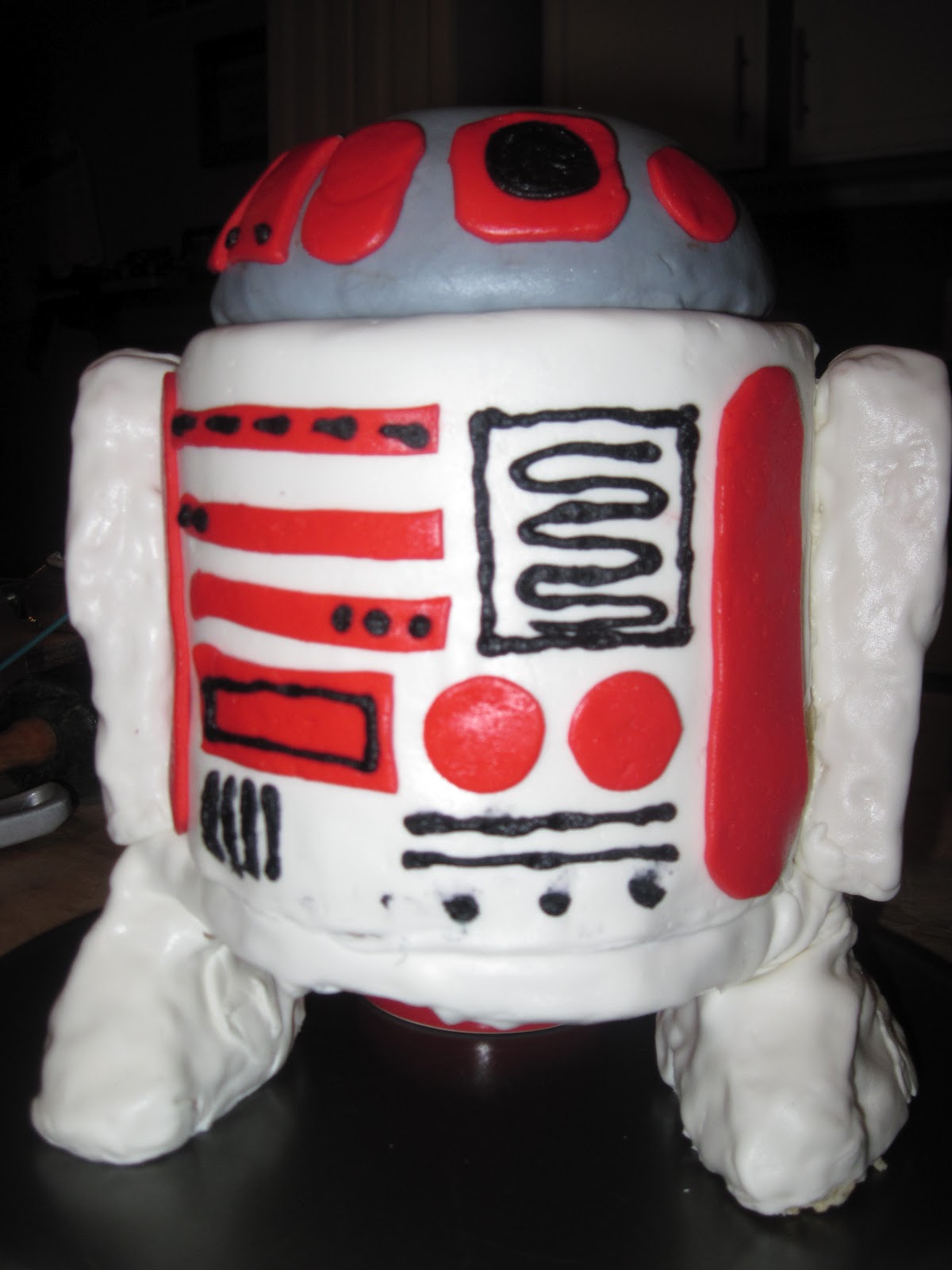 Eat it & say Yum!: Red R2D2 Cake